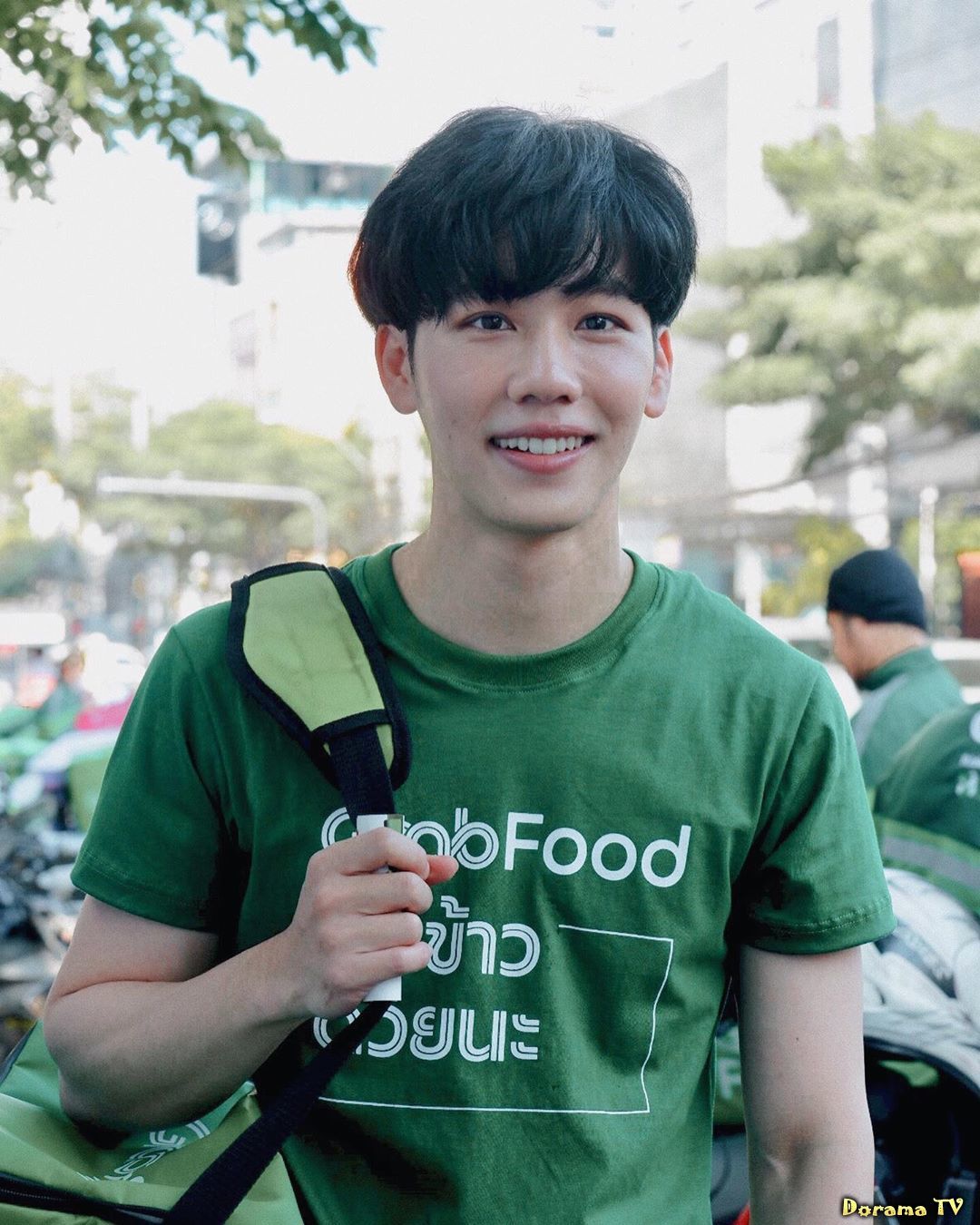 Актер Вар Ванарат Ратсамират (War Wanarat Ratsameerat: วอร์ วนรัตน์ ...