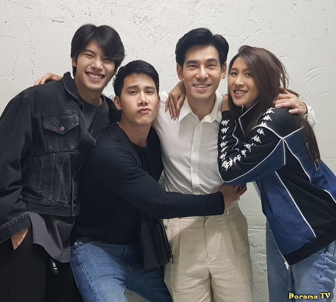 Актер Порш Апиват Апиватсери (Porsch Apiwat Apiwatsayree: พอร์ช อภิ ...